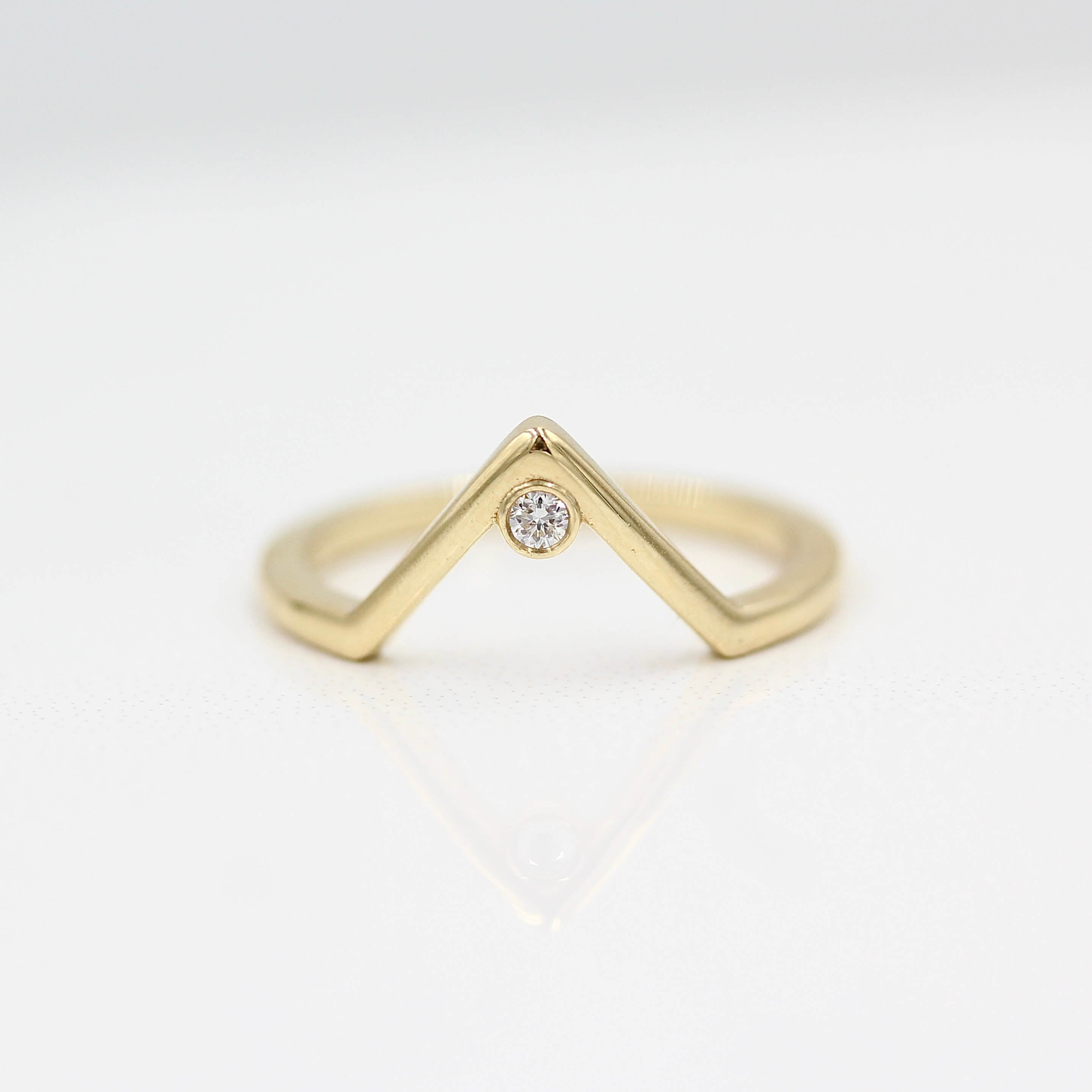 The Single Diamond V-Band – Taylor Custom Rings