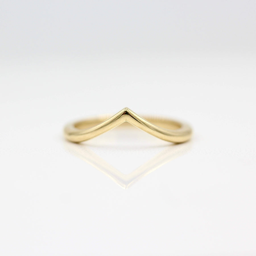 The V Wedding Band in Yellow Gold – Taylor Custom Rings