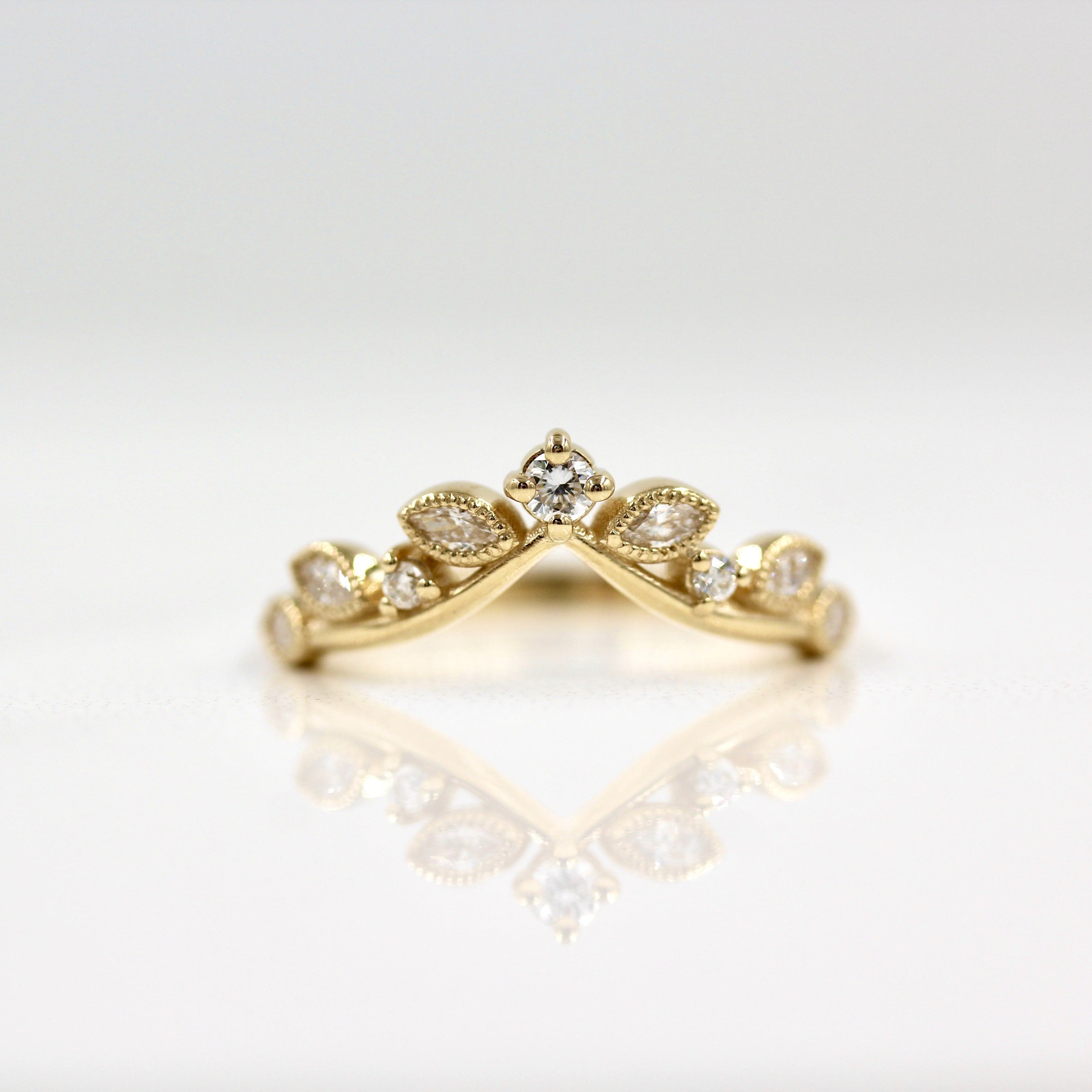 The Clementine Wedding Band in Yellow Gold – Taylor Custom Rings